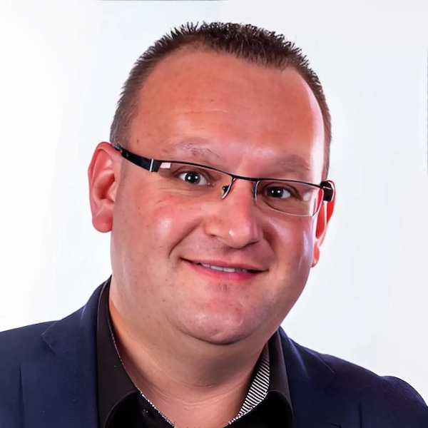 The Praise Sandwich: Employee Feedback And Coaching - Young Upstarts